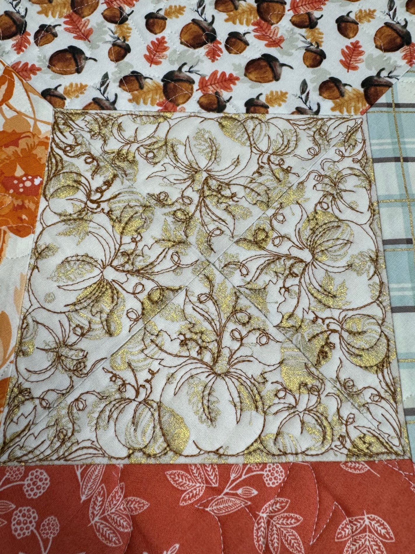 Free quilt pattern for Autumn Squared Quilt